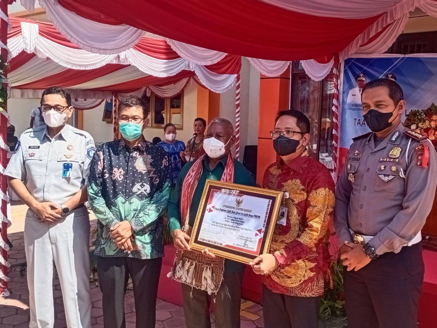 Setoran PBBKB Meningkat, Pertamina Patra Niaga Regional Papua Maluku Terima Penghargaan dari ...